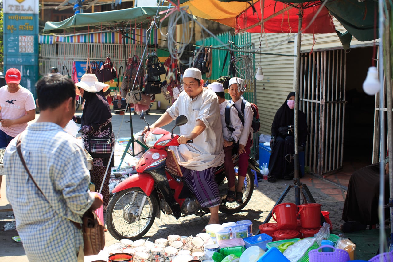 East and Southeast Asia's Muslims - OMF